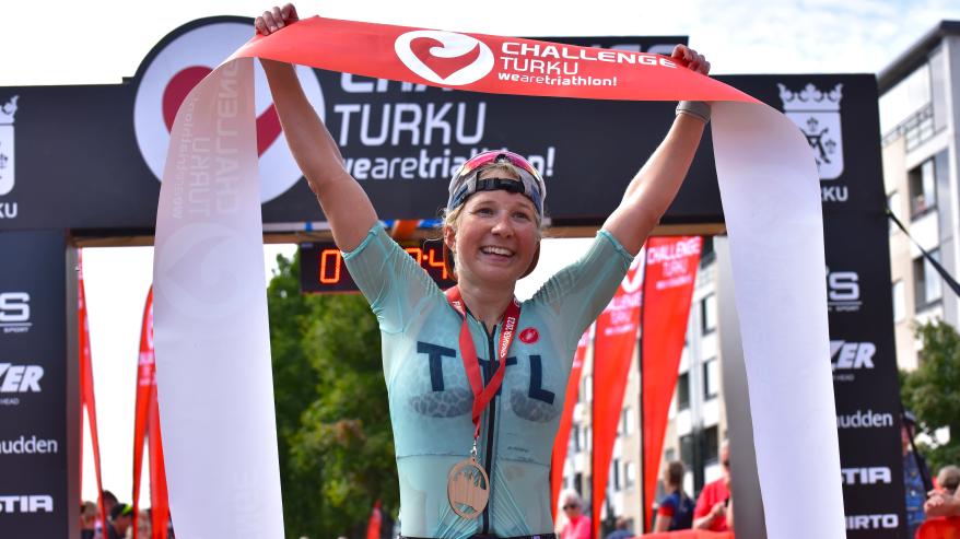 Nuorena Minttu Hukka sai kuulla, että on hyvä, jos ei ole kuukautisia ...