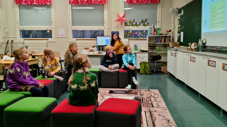 Kyläkoulututkijat tutustuivat lakkauttamisuhan alla olevaan Sanginsuun ...