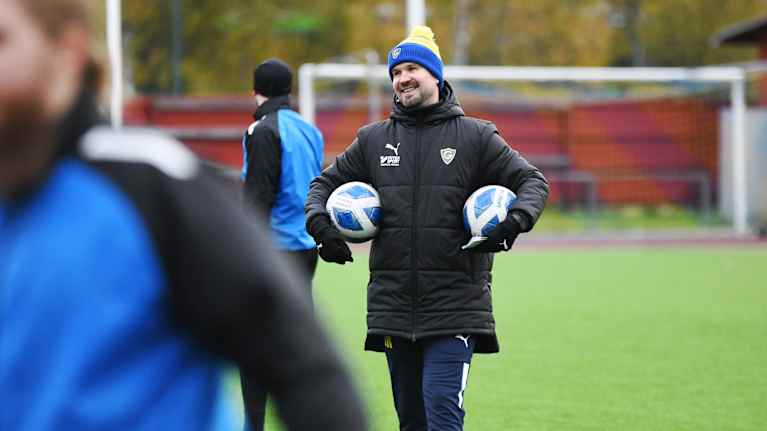 ”Hoppas innerligt att det spelas ligafotboll här nästa år” – under ...