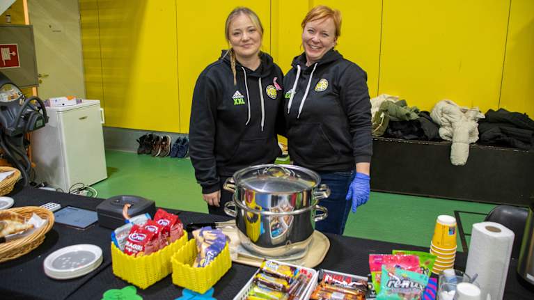 Fulla läktare på derby i innebandy – damerna i Borgå PSS tog säsongens ...