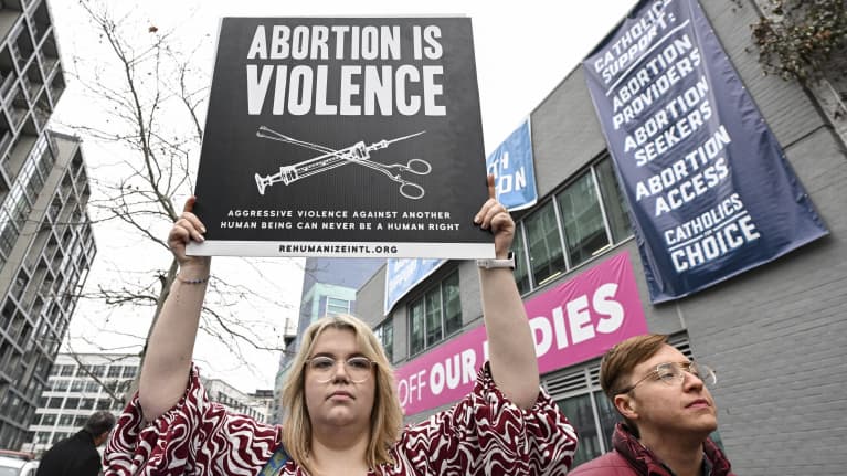 Abortinvastustajien ihmiskäsitys voi uhata hedelmöityshoitoja ...