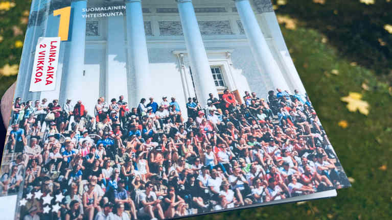 PS-valtuutettu haluaa poistaa lukion oppikirjasta aukeaman Heinolassa ...