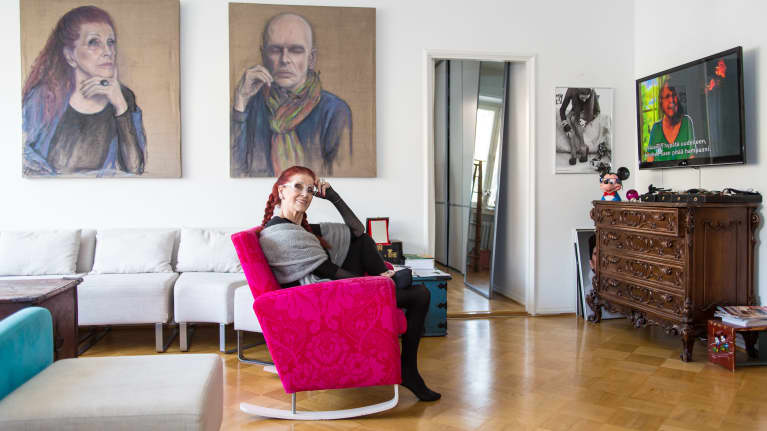 Aira Samulin valokuvissa – ”Vauhtimimmi vauhti päällä” | Kulttuuri | Yle