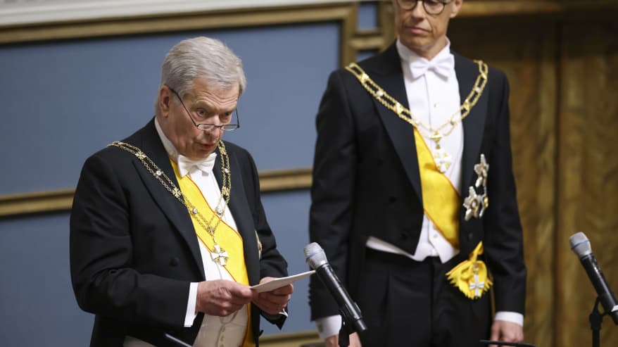 Tämä kuva näyttää hetken, kun Alexander Stubbista tuli presidentti ...