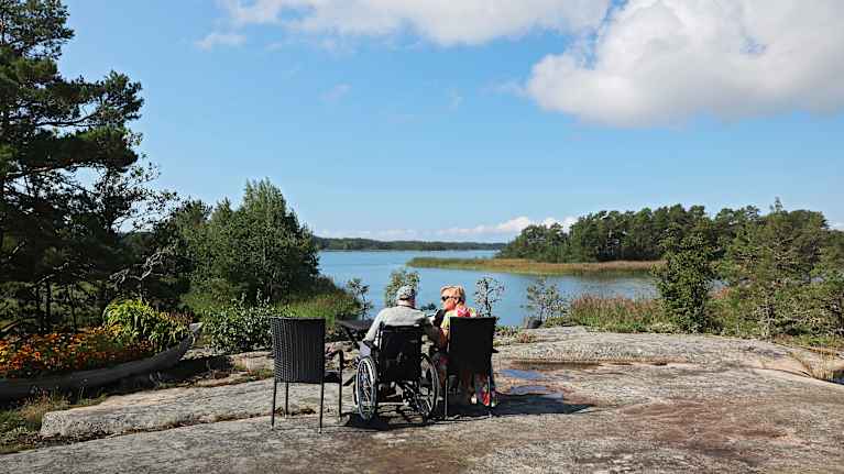 Omaishoitaja Maarit Haapasaari taisteli hoitopalkkionsa puolesta ...