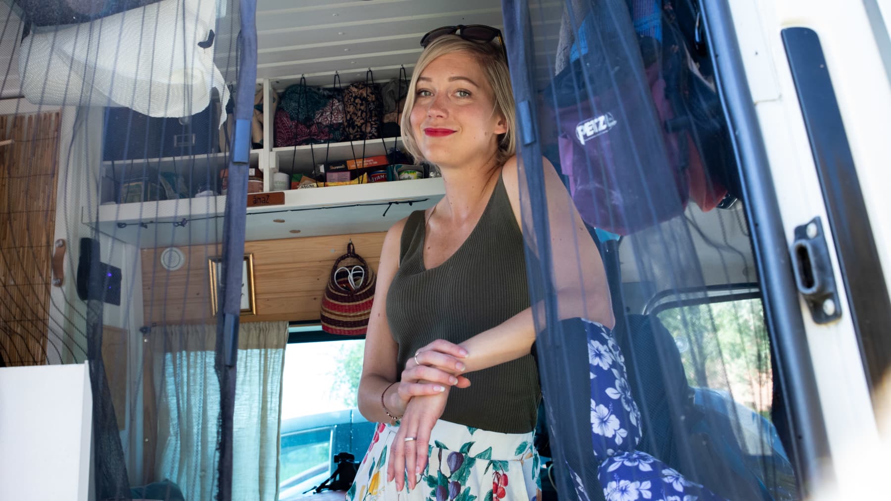 Kaksi vuotta retkipakussa asunut Emma Matila on juristi, jonka ...