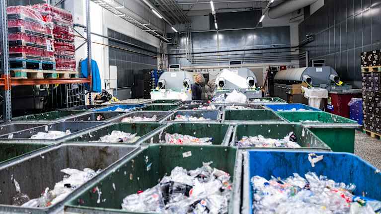 Finland recycles record number of bottles, cans | Yle News | Yle