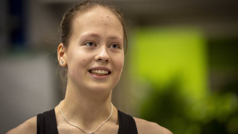 Enni Virjosella, 16, on ominaisuus, jossa hän on supertähti Saga ...