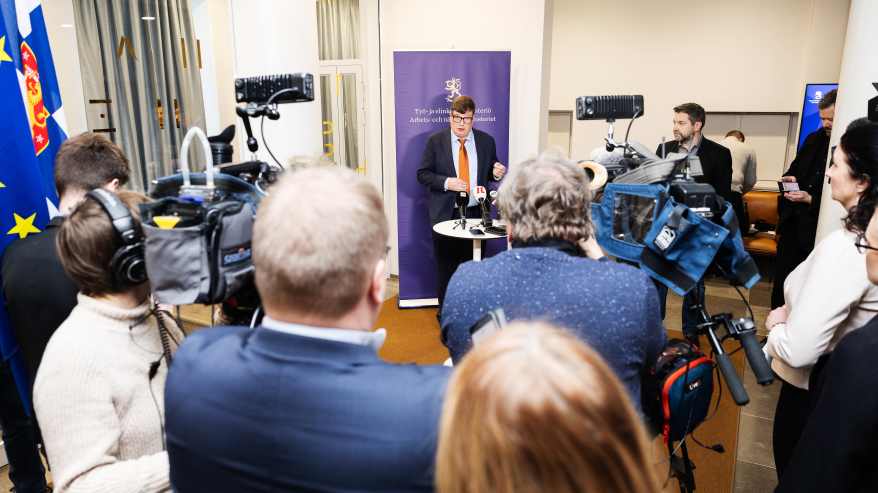 Arto Satonen tietää, mitä Suomelle pitää tehdä, ja siihen muilla ei ole ...