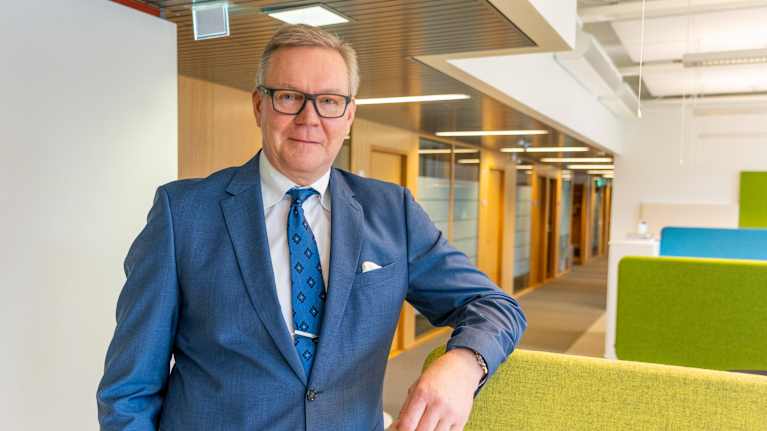 Heidät valittiin päättämään kansan­edustajien palkkioista | Kotimaa | Yle