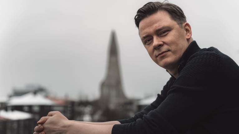 ”Taivas loimusi punaisena” – Reykjavíkissa asuva Matti Kallio kuvaa ...