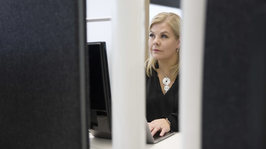 Piia Malmberg ei ymmärrä, miksi äidin pitäisi hoitaa vauvaa kotona ...