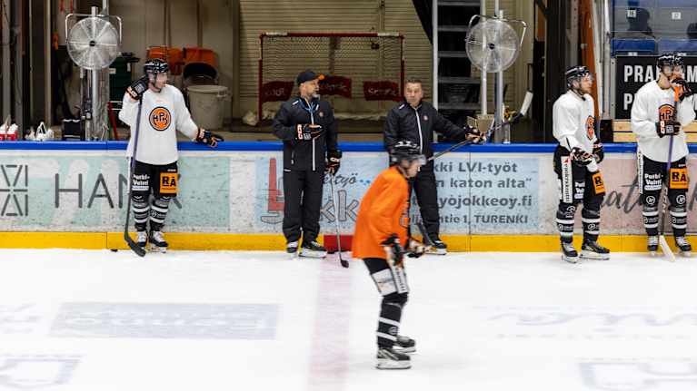 HPK:n uusi päävalmentaja Mikko Manner haluaa raikkautta, luistelua ja ...