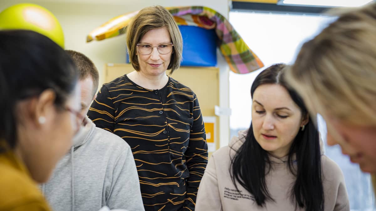 Maahanmuuttajien suomen oppimista vaikeuttaa opettajapula – OAJ:n ...