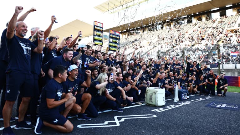 Red Bull dominoi rajuimmin koko F1-sarjan historiassa, vaikka uusien ...