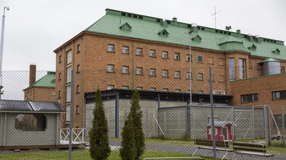 Itärajan iso vastaanottokeskus kiistää Maahanmuuttoviraston väitteet ...