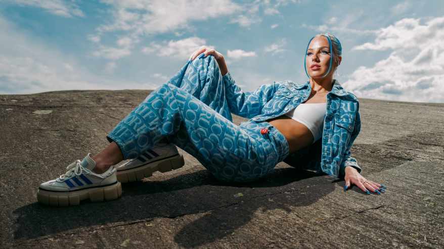 Ilkeät kommentit veivät laulaja Tuulin synkkyyteen: “Vajosin ...