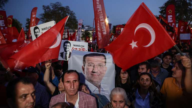 Turkki pidättää opposition jäseniä Istanbulissa | Uutisia lyhyesti | Yle