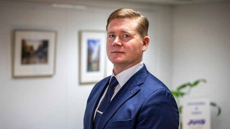 Opettajat ja poliisit vaativat ostovoimaa parantavia palkankorotuksia ...