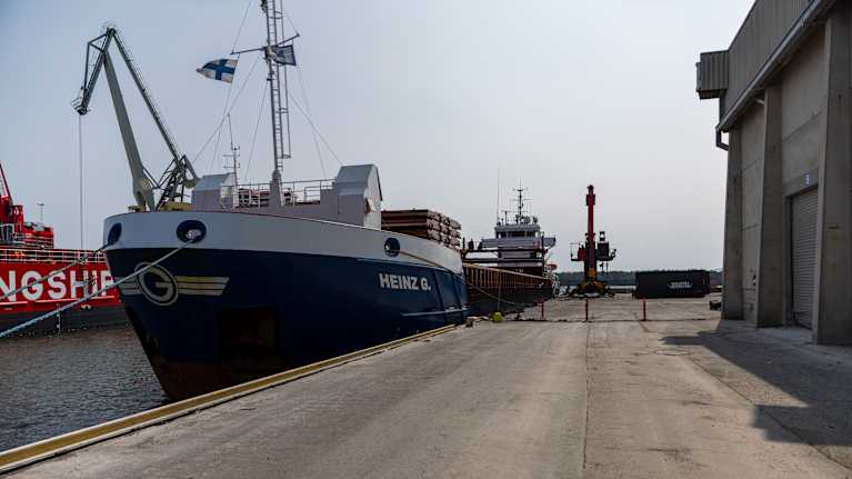 "You get used to the smell" — Inkoo port takes in trash from Italy ...