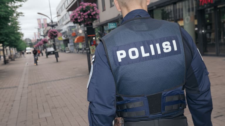 Nuori mies häiriköi Joensuun keskustassa | Pohjois-Karjala | Yle