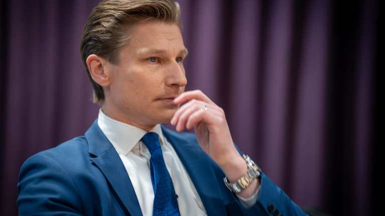 Kritik mot planerade spionlagar där försvaret vill granska privata ...