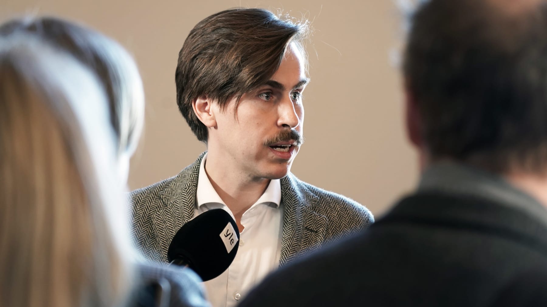 Suomalaisille kasvaa niukasti karvoja, ja siksi kadulla tulee nyt ...