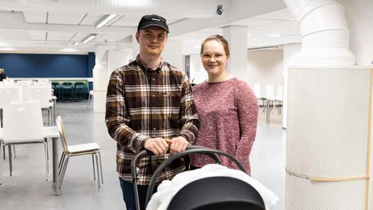 ”Aluksi toivoimme neljää pariskuntaa” – Kätilöopiskelijoiden ...