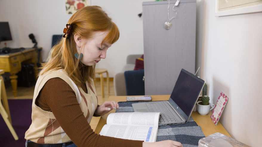 Kun sairaita vanhempiaan aina auttanut Helmi Kujanpää, 20, muutti pois kotoa, tapahtui asia ...