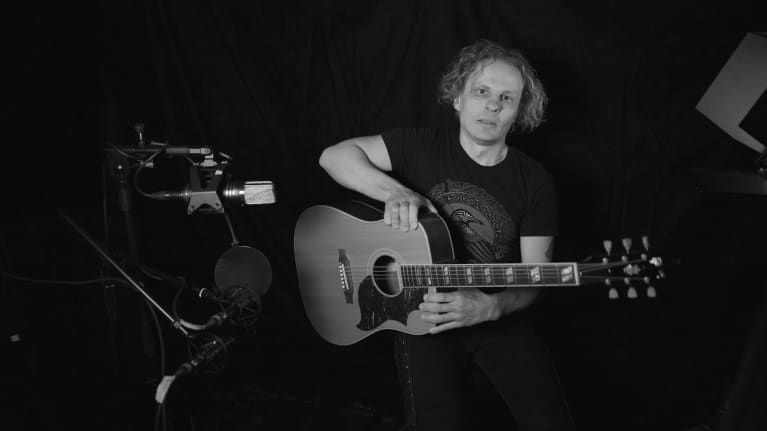 Taiteilija Mauri Kosonen teki seinään 25-metrisen valaan ja palkkasi ...