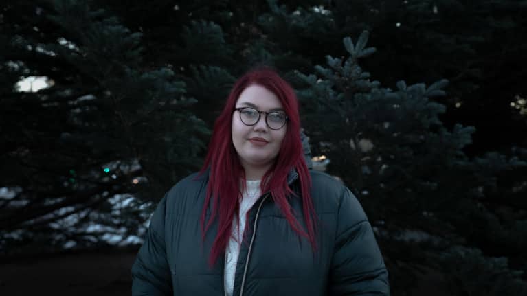 Veera Laine vaihtoi sairaanhoitajan ammatin astrologiaan, eikä ole ...