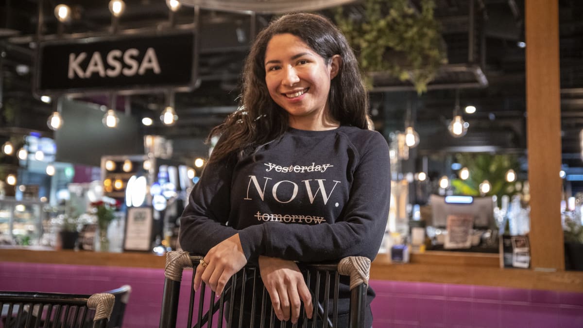Asiakkaat vaativat palvelua suomeksi, vaikka Jade Jimenez ei vielä ...