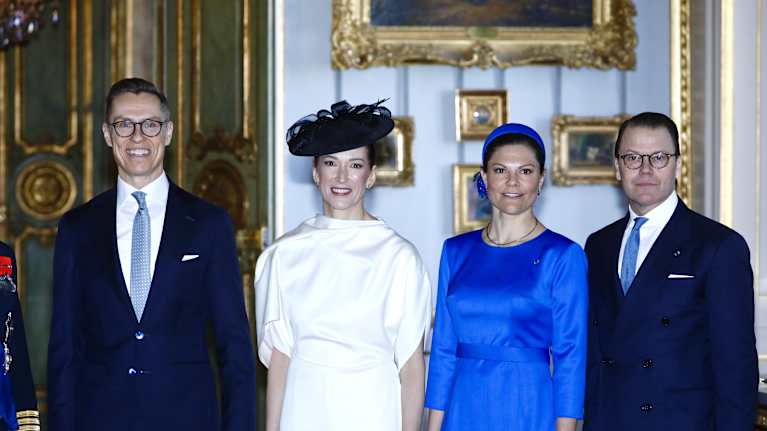 Presidenttiparista virallinen kuva julki: Suzanne Innes-Stubb pukeutuu ...