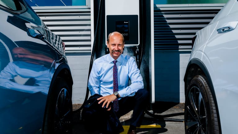 Uudet polttomoottoriautot katoavat autokaupoista, vaikka EU muutti ...