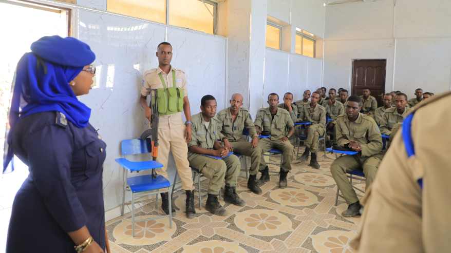 Miehet pelkäävät tätä ruotsalaisnaista, joka panee Somaliaa ...