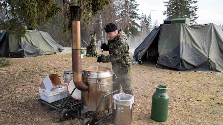 Armeijassa saa nykyään hampurilaisia ja hot dogeja, mutta tiettyä ...