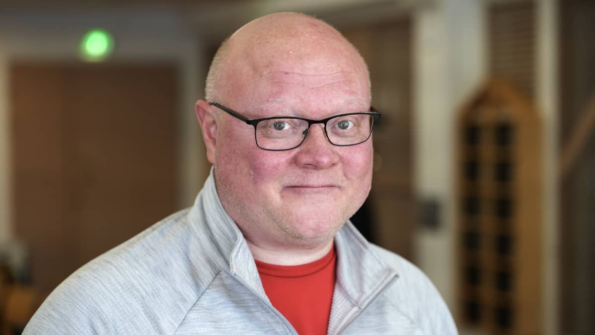 Puoli seitsemän keräsi äitien oppeja ja teki niistä biisin: ”Syö aina ...