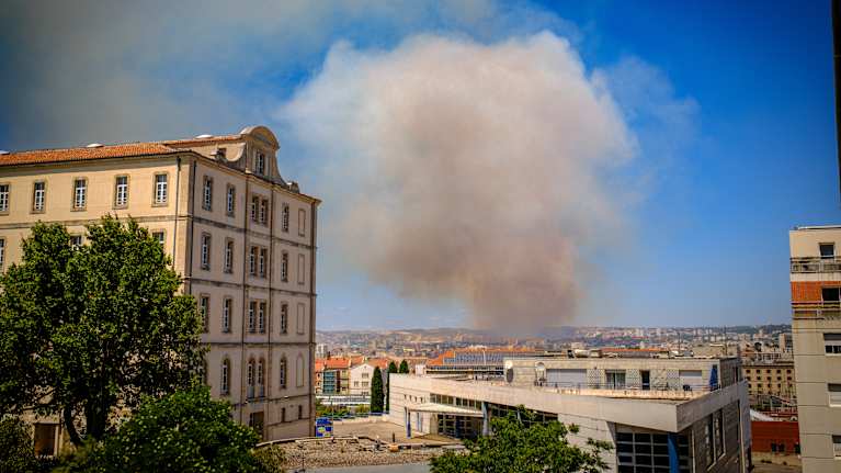 Maastopalo Roihuaa Ranskassa Marseillen Lentokentt Kiinni Uutisia