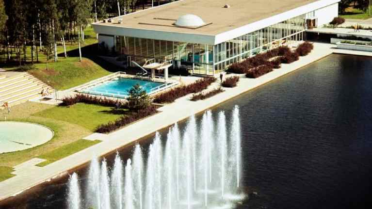 Vuosikymmenten korjauskierteessä ollut Tapiolan uimahalli aiotaan taas ...