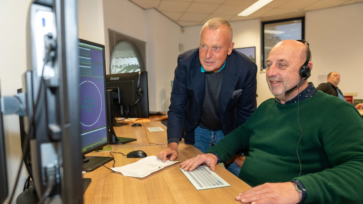 Iso osa myytävistä leikkokukista päätyy Suomeen Hollannin ”kukkakellon ...