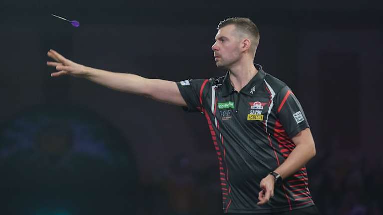 Teemu Harjun debyytistä dartsin MM-kisoissa tuli melkoinen trilleri ...