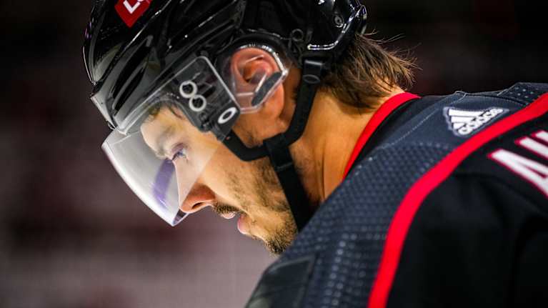 Sebastian Aho menetti elämänsä sauman NHL:ssä, ja sitten tähtipelaaja ...