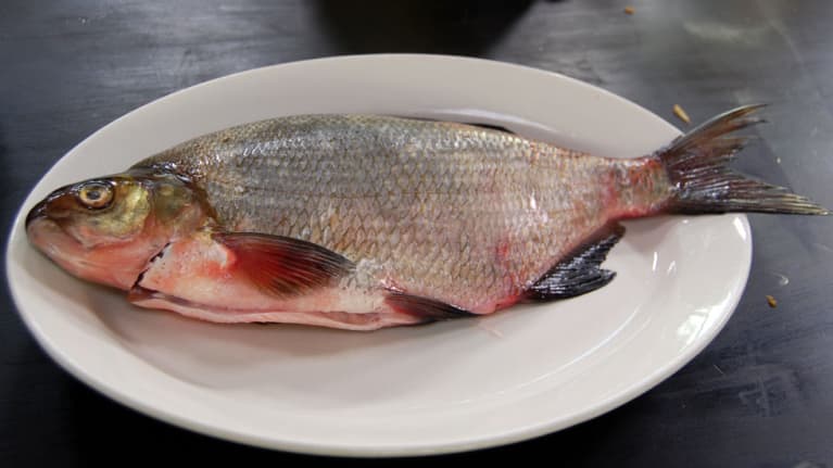 Smörbakad braxen | Recept | Svenska Yle