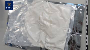 Lelut kätkivät sisäänsä suuren määrän amfetamiinia – lähetys jäi Tullin ...