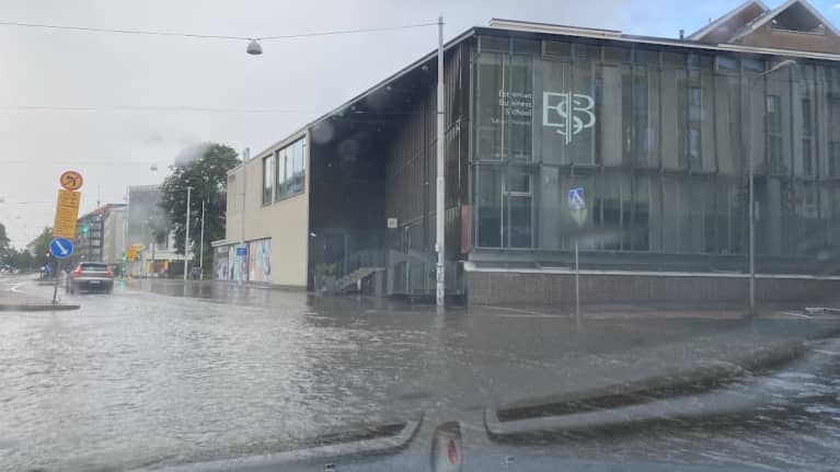Heavy rainfall causes flooding in Helsinki | Yle News | Yle