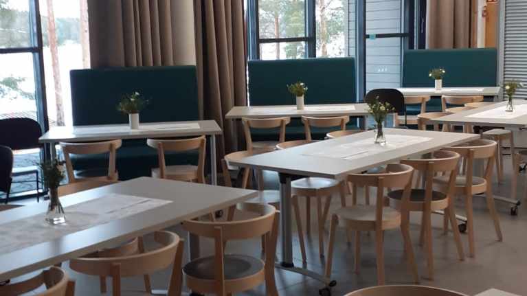 Punkaharjun uusi koulu hurmasi oppilaat: ”Tämähän on kuin ravintolassa ...