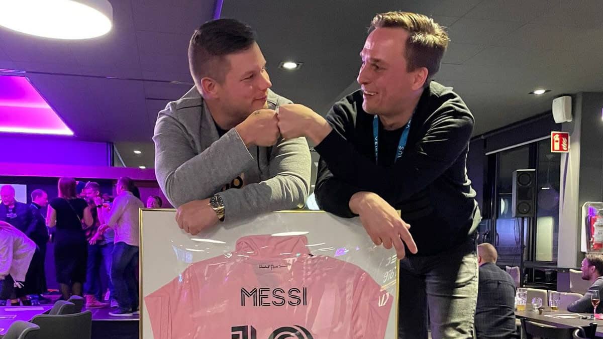 Lionel Messin nimikirjoituksella varustettu pelipaita myytiin 7 500 ...