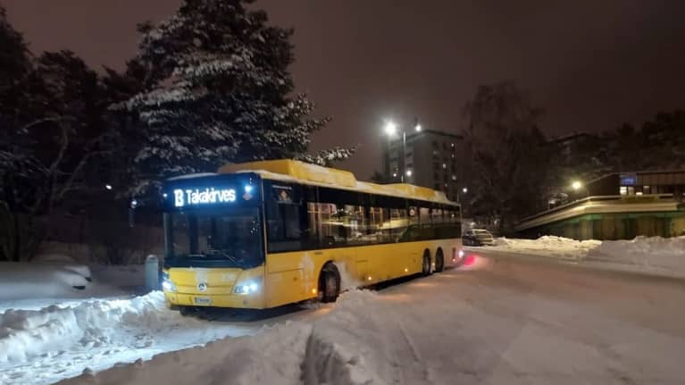 Bussit liukastelevat vielä tiistaina Turun seudulla | Varsinais-Suomi | Yle