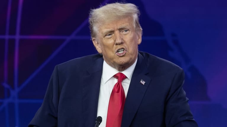 Trump palasi Twitteriin eli X:ään ja tviittasi ensimmäistä kertaa 2,5 ...