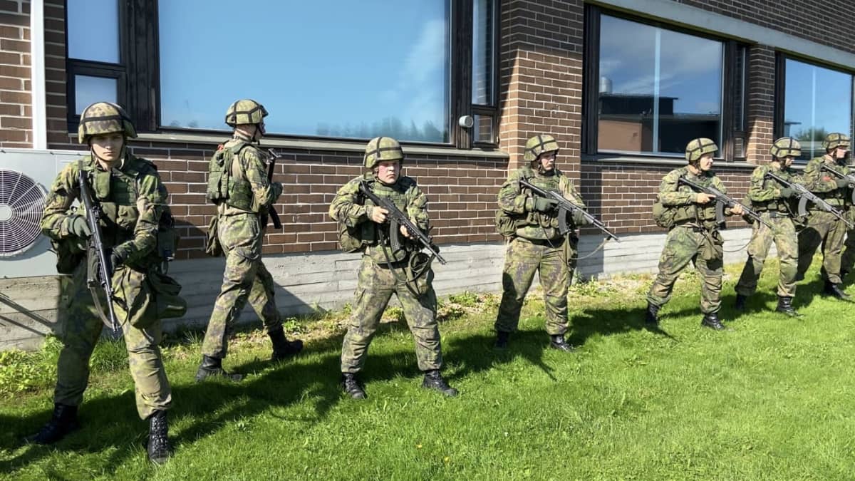 Varusmiesten iltapala uudistui: tarjolla tuoreita hedelmiä ja ...